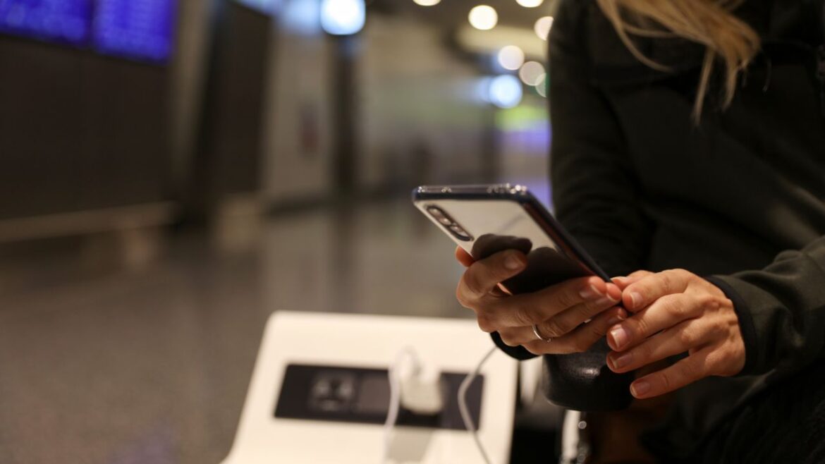 Juice Jacking: FBI issues alert about hidden dangers at phone charging ...