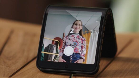 Crazy flexible phone with a screen that can bend around your wrist ...