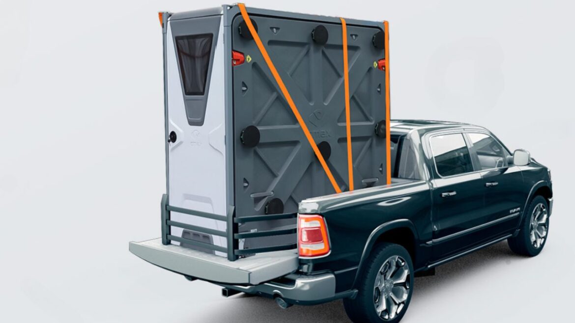 Building-in-a-box transforms into a portable tiny home in minutes ...