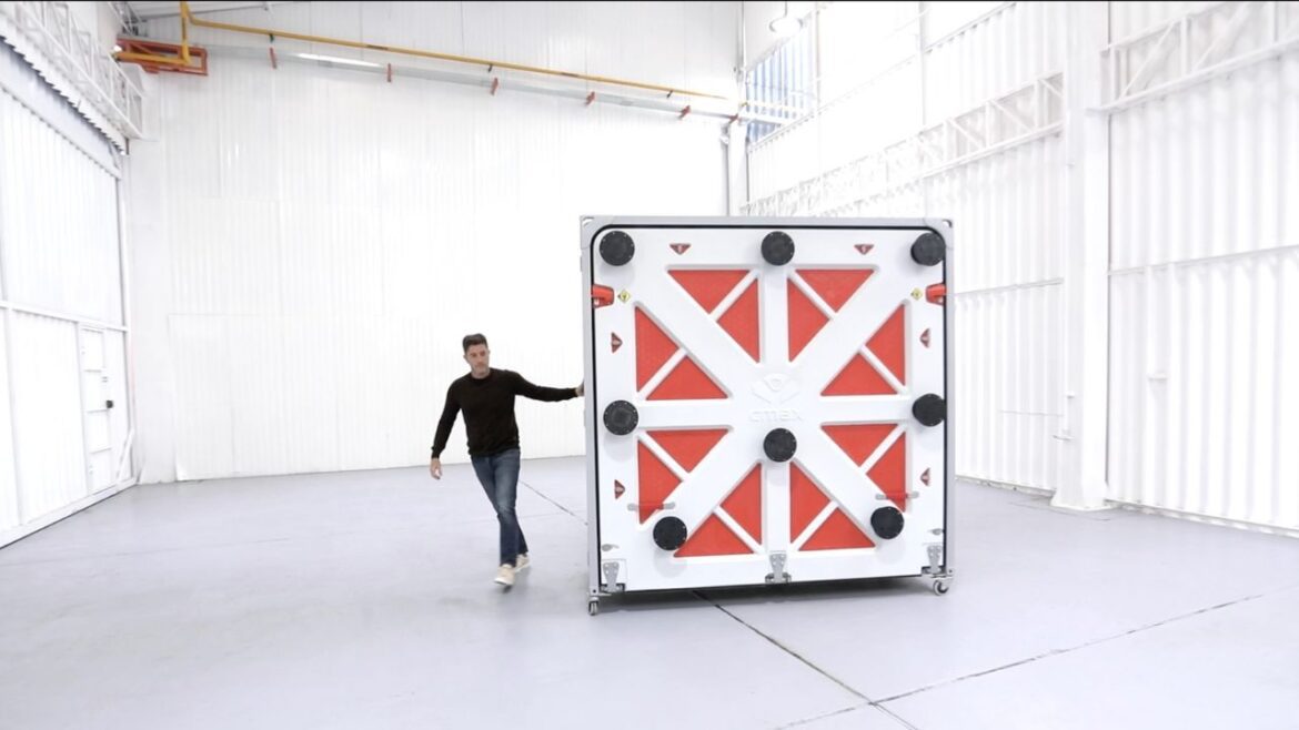 Building-in-a-box transforms into a portable tiny home in minutes ...