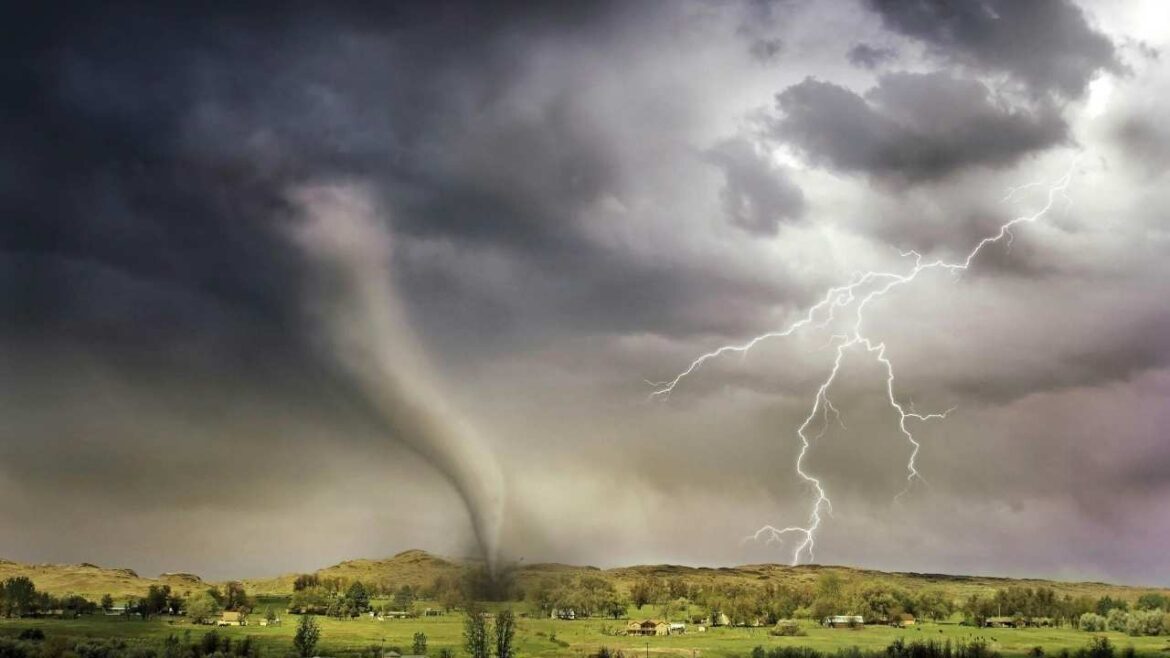 Severe weather emergency alerts: How to get loud phone warnings - CyberGuy