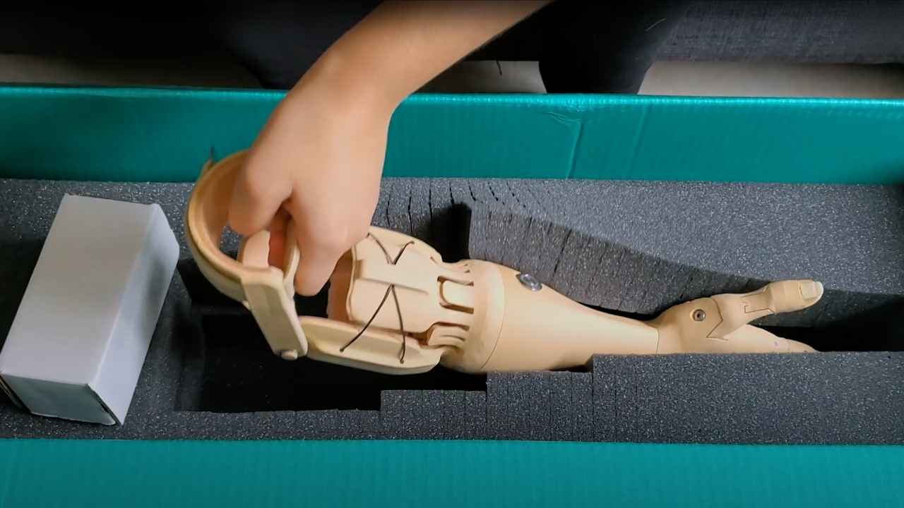 Affordable 3D printed bionic arm uses muscle signals to move - CyberGuy