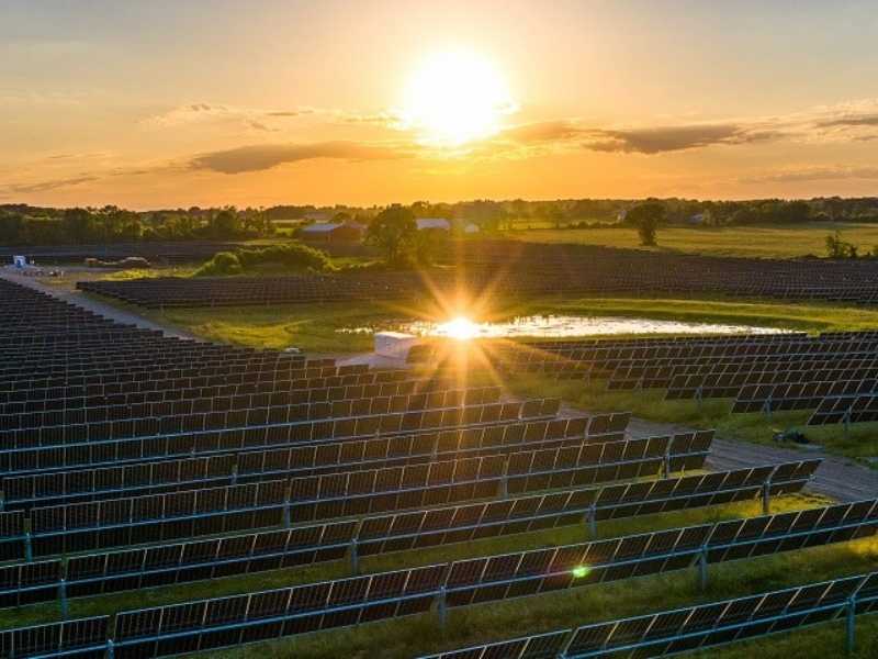 Wisconsin makes history with giant solar battery park - CyberGuy