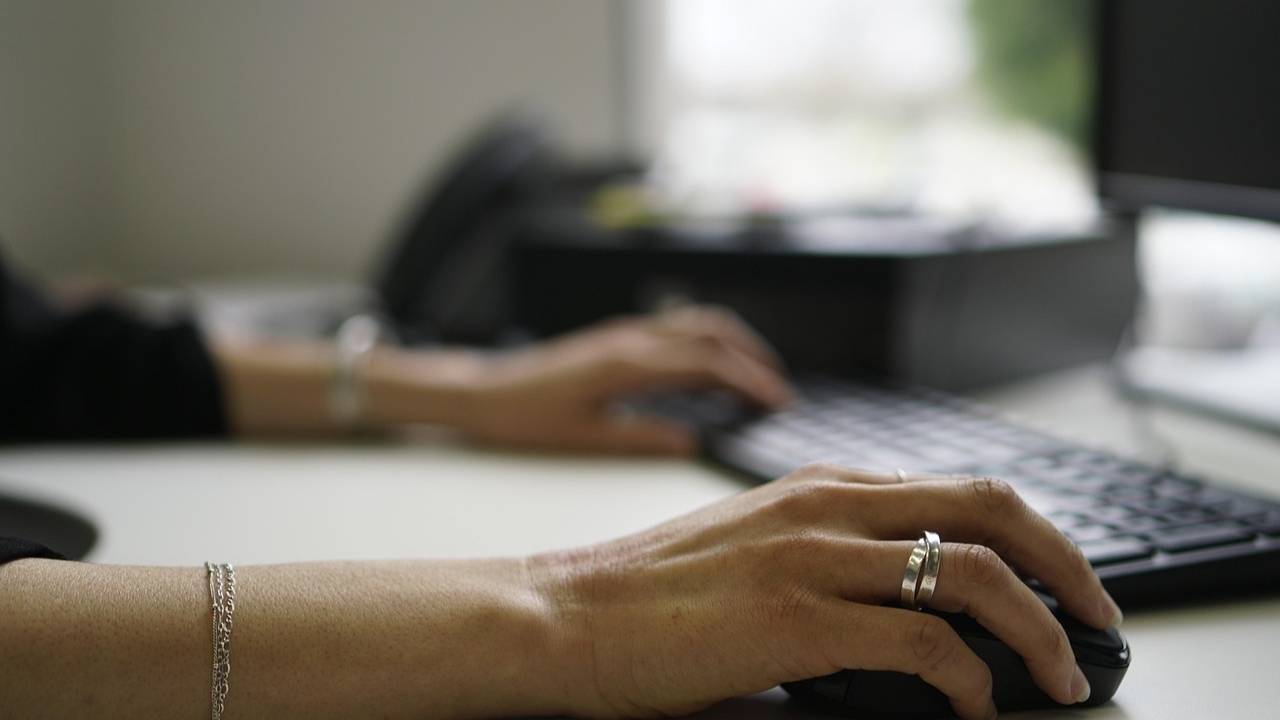 5 Data broker opt-out myths that leave retirees exposed - CyberGuy